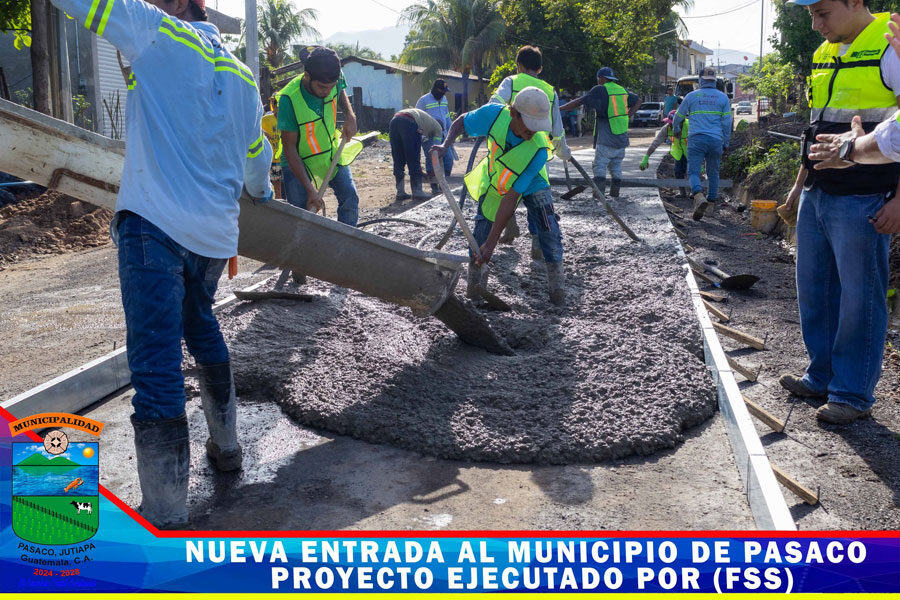 Continúa colocación de pavimento en nueva entrada al municipio de ...